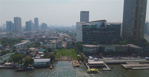 4k 4k드론 Asiatique Fpvdrone 강가 건물 경치 경치가 좋은 고층 건물 공중 공중 촬영 관광 그랜드 팰리스 놀랄만 한 높이 솟은