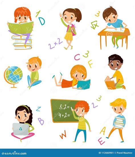 Crianças No Grupo Da Escola Meninos Bonitos E Meninas Na Lição Da
