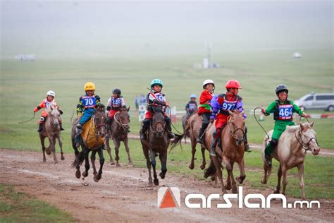 ФОТО Хурдан морины уралдаан хязаалангаар эхэллээ