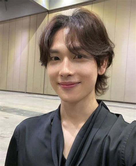 Yim Si Wan Biography Wife Height Dramas Squid Game Showbiz Hut