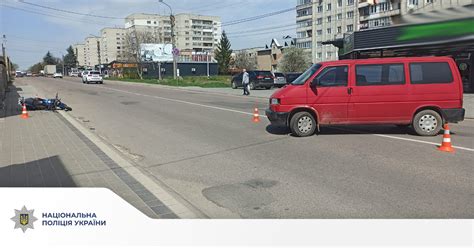 У Дрогобичі мотоцикліст врізався у мікроавтобус його госпіталізували Читайте на Ukr Net