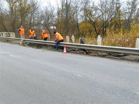 В Олександрівці ремонтують пішохідну частину мосту ФОТО — Інформаційний портал Кіровоградщини