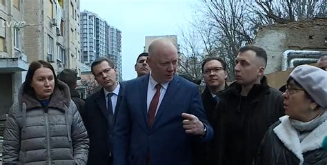 АТАКА: Росен Желязков и Ивайло Мирчев се скриха в бомбоубежище заради ...
