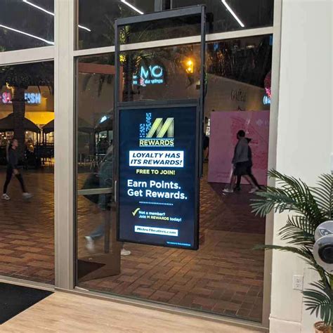 uhd 4k indoor advertising displayer 2500nits high brightness lcd screen