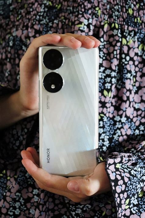 Honor On Uskomattoman Kaunis Lypuhelin Timanttien Tavoin Kiilt V Design On Tarkan