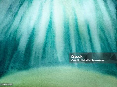 수 중 바다 바다에 햇빛 수채화 블루 투명 배경 손으로 그린 그림이 배경에 고립되어 있습니다 디자이너 엽서 인사말 생일 달력 월페이퍼 포장지 베이비 디자인 그리기에 대한