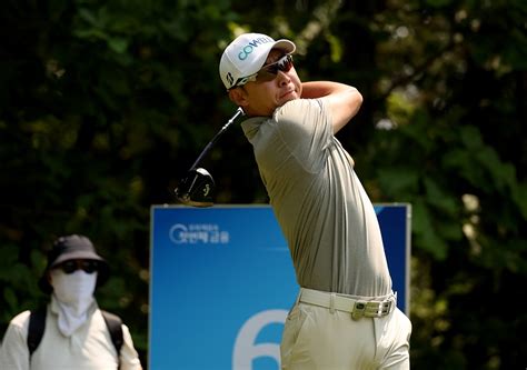 최진호 우리금융챔피언십 이틀 연속 선두임성재는 5타 차 4위