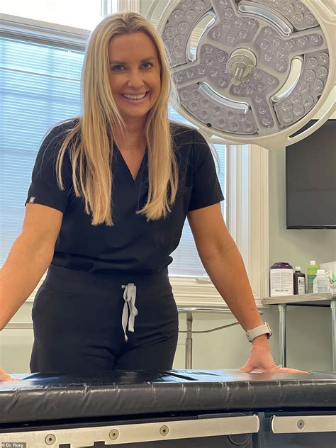 Tiktok Plastic Surgeon Dr Roxy Loses Fight To Regain Medical License Daily Mail Online