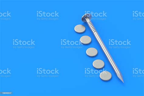 파란색 배경에 금속 손톱 건물 장비 수리 개조를위한 고급 도구 비싼 수리 공간을 복사합니다 3d 렌더링 3차원 형태에 대한 스톡 사진 및 기타 이미지 Istock