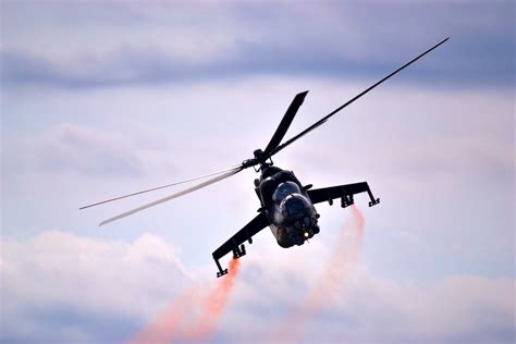 무료 이미지 하늘 항공기 육군 천국 차량 장비 회전익 에어쇼 공군 곡예 비행 군대 체코 군 지구의 분위기 헬리콥터 로터 군사 헬리콥터