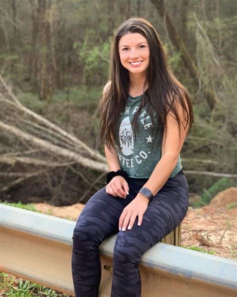 Hannah Barron Age What Is The Beautiful Hunters Age Genius Updates