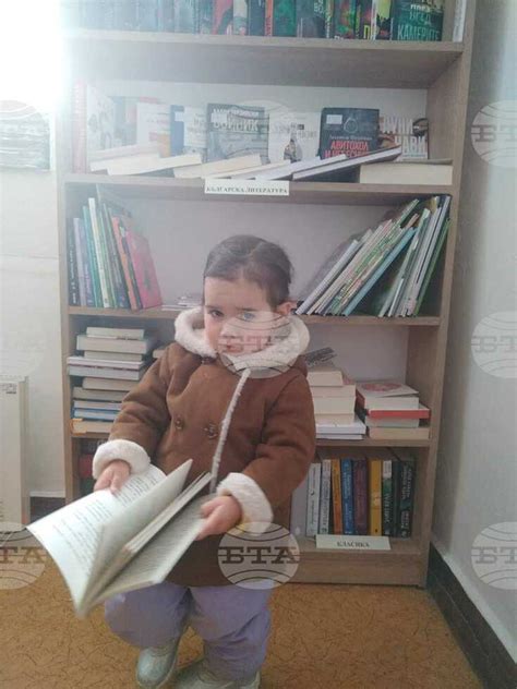 Момиче на 2 г е най малкият читател на филиала на Регионалната библиотека в Смолян Утро