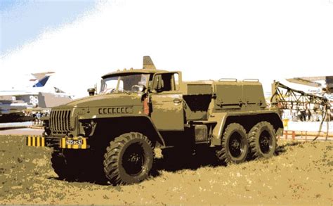Урал-375 в качестве топливозаправщика на МАКС 2005/ Ural-375 as a ...