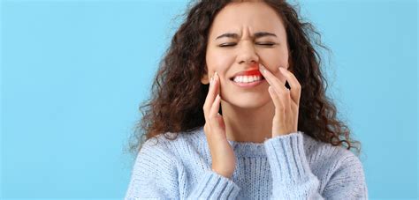 Early Signs Of Gum Disease And How Its Treated