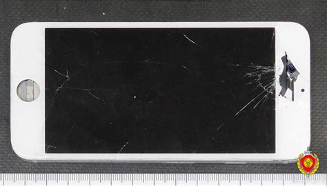 Купила iPhone недорого… В посылке был разбитый и неработающий телефон