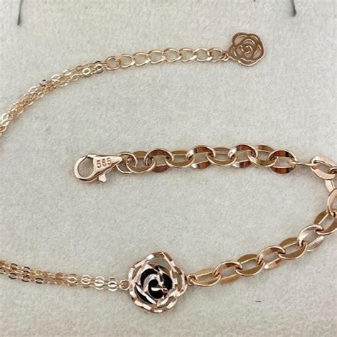 달링달링봉담점 세련된 디자인의 14k X컷팅 반지로 특별한 순간을 빛내세요 섬세한 다이아몬드 커팅 패턴이 돋보이는 로즈골드 반지입니다 어느 각도에서나 빛을 아름답게