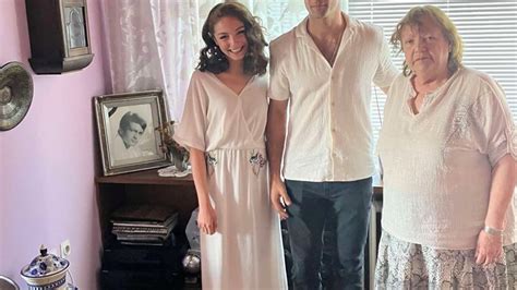 Съпругата на Гунди празнува 80 г с младите Георги и Лита от филма за Аспарухов снимки 168 Часа