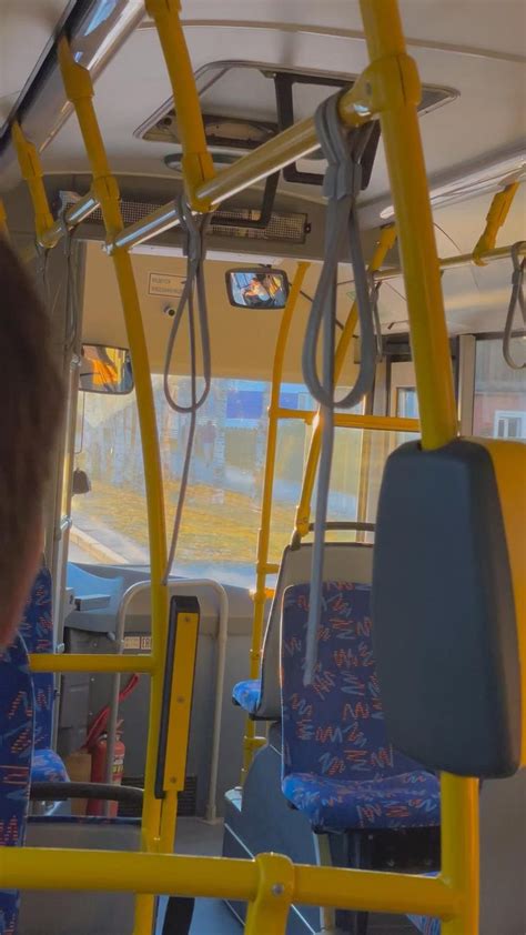 Атмосфера солнце золотой час эстетика автобус поездка путешествие идея для рилс сторис желтый