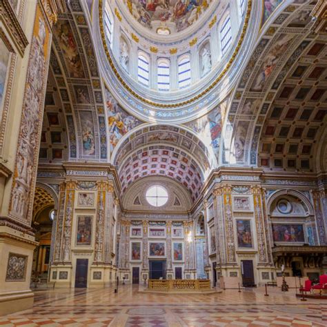 40+ Fotos, Bilder und lizenzfreie Bilder zu Basilica Di Sant Andrea ...