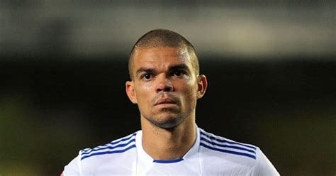 레알 매너도 졌다메시 손 밟은 페페 고의 논란