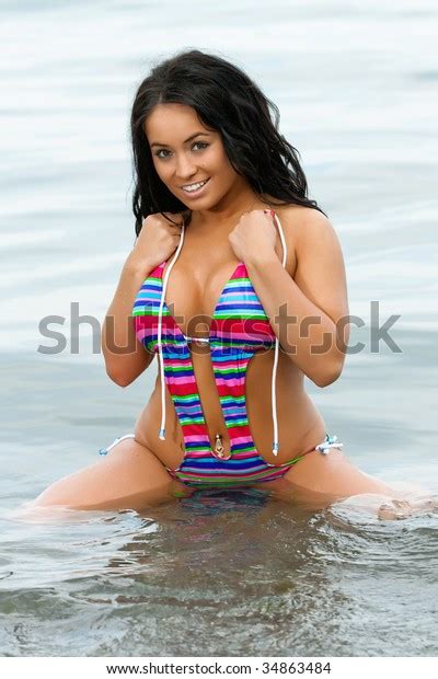 Sexy Busty Swimsuit Model On Beach Stockfoto 34863484 Shutterstock