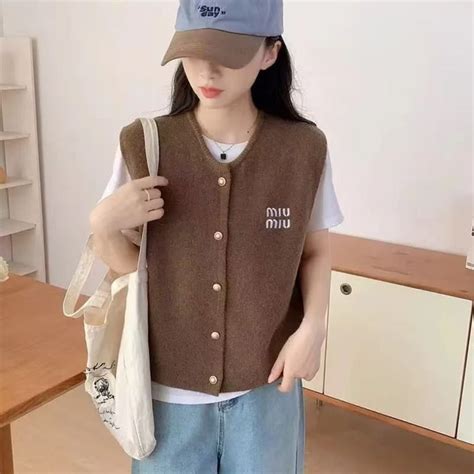 Майка Женский Miu Miu кофейный размер 42 Хлопок Повседневный Китай облегающий Надписи Логотип