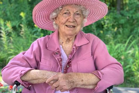 Edna Loretta Hollenbeck The Globe