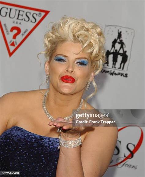 Anna Nicole Smith Guess Photos And Premium High Res Pictures Getty Images