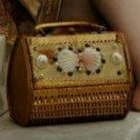 Vintage Sea Shell Wicker Summer Purse Gem
