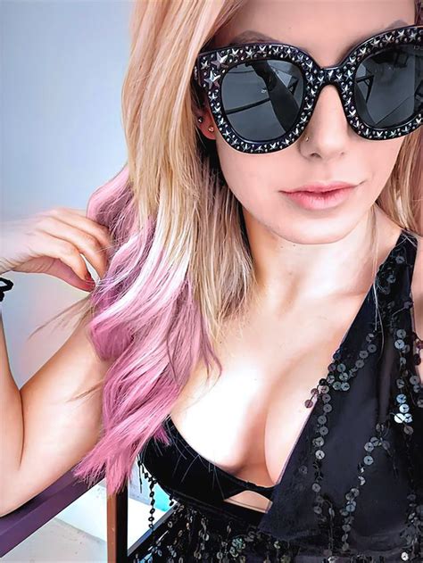 Photo Petite And Fit Alexa Bliss Shows Off Her Busty Implant Cleavage