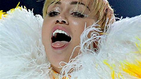 Miley Cyrus Dieser Bikini Ist Eine Kalorien Bombe