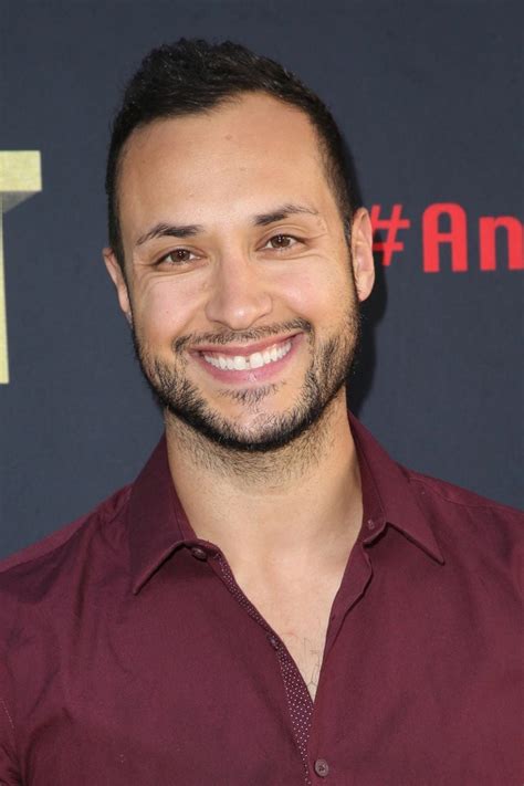 Jaylen Moore About Entertainment Ie