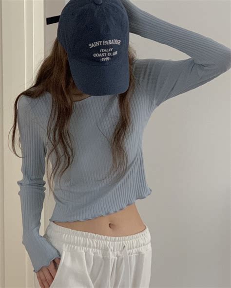 디투링크 세미크롭 여리핏 골지 긴팔티셔츠 딥라운드 유넥 여성 데일리 캐주얼 웨이브티83077