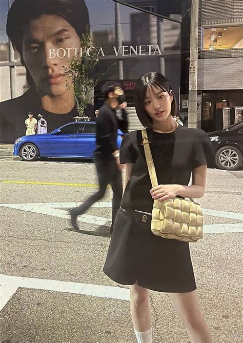 패션엔 ‘견미리 딸 이유비 시선강탈 여리여리 블랙룩 ‘귀염뽀짝 블랙 캣