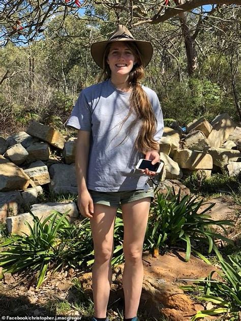 Trainer Reveals The Real Reason Dogs Hump Peoples Legs Daily Mail Online