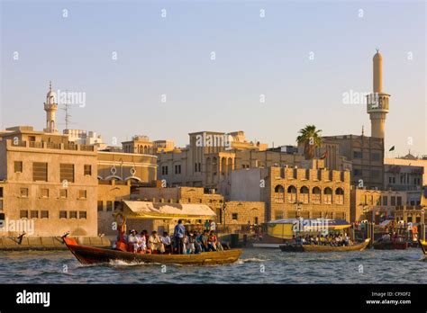 Traditionelle Architektur Entlang Dubai Creek Fotos Und Bildmaterial