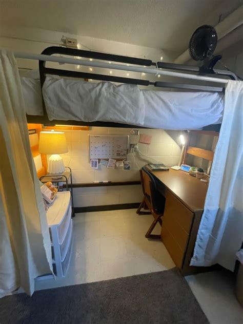 Dorm Room Lofted Bed Setup In Dream Dorm Room Dorm Room Layouts Luxury Dorm Room