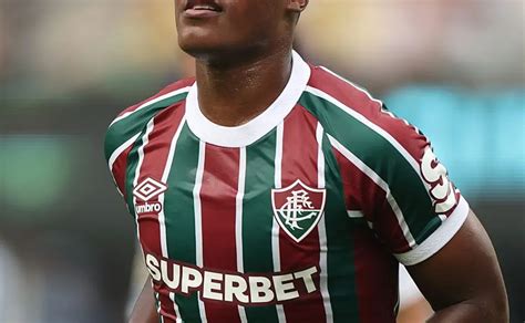 Fluminense Confia Em Permanência De Arias Após Aumento Salarial E Multa