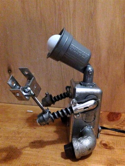 Lámpara Robot Con Flor De Metal Etsy España