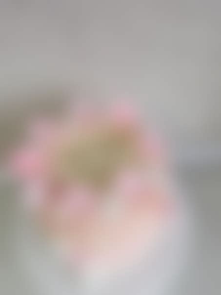 С днем рождения поздравляю милую нежную красивую девочку Дашенька желаю тебе быть всегда