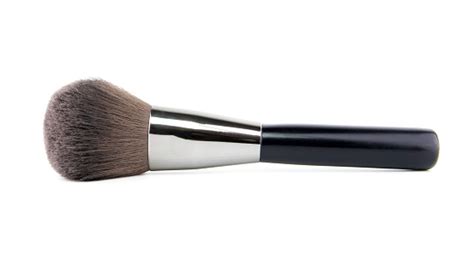 대 한 여성 화장품 브러쉬 브러쉬 파우더 블러셔 흰색 배경에 고립 된 메이크업 화장품은 메이크업 다양 한 폭에 대 한 브러쉬와 다양 한 목적을 위해 사용 개인 장식품에 대한
