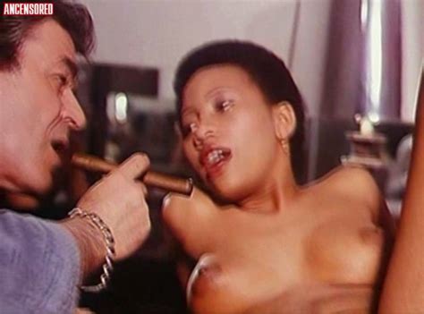 Naked Marie Claude In Girls With Curves