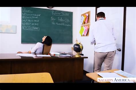 Hot Professor India Summer Plays With Her Pussy In Class Before Taking