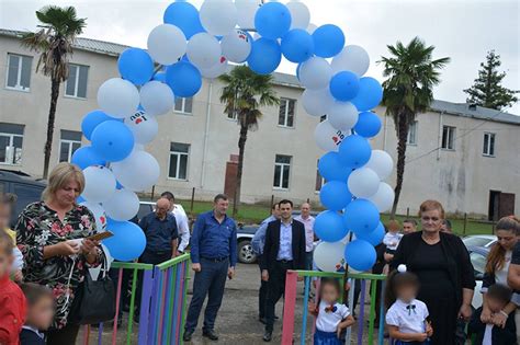 საბავშვო ბაღი “ქართული ოცნების” ტორტითა და ატრიბუტიკით გაიხსნა • ბავშვები • განათლება • პოლიტიკა