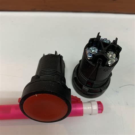 Jual Push Button Switch 22mm Xb7 Ea45 Merah No Nc Push On Atau Push Off Shopee Indonesia