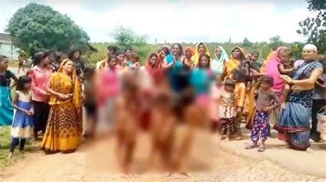 名女童裸体绑着青蛙游街为了下雨印度人有多拼 凤凰网
