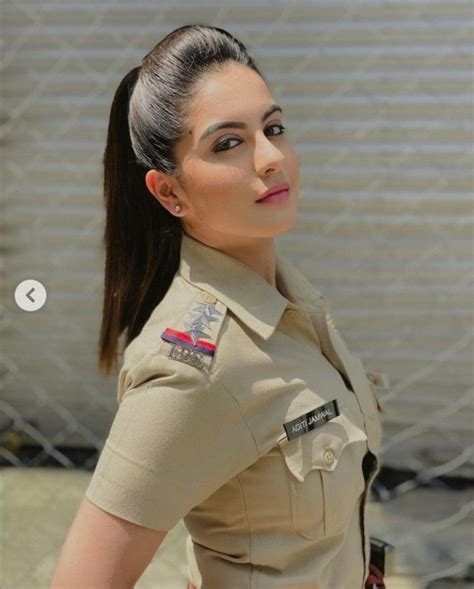 Tunisha Sharma Hot Pics Age And Latest News Top Sense