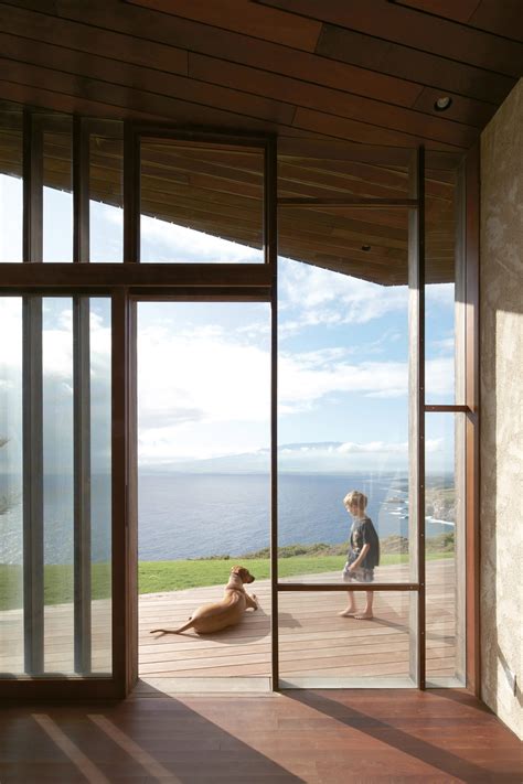 Angular Roof Covers Clifftop Home In Maui By Dekleva Gregorič Arhitekti
