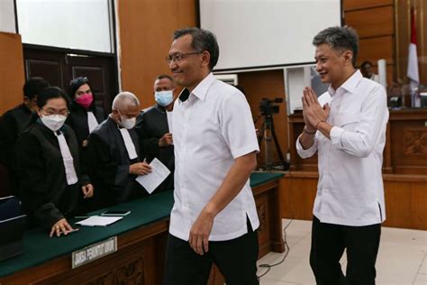 Foto Berita Foto Hakim Tunda Vonis Hendra Kurniawan Dan Agus