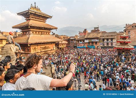 Bisket Jatra Celebrations In Bhaktapur Editorial Photo Image Of Bhaktapur Dhurbar 151014856